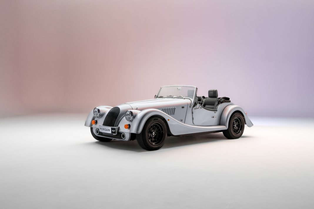 LA BELLEZA ATEMPORAL DEL MORGAN PLUS FOUR - Tour Motor