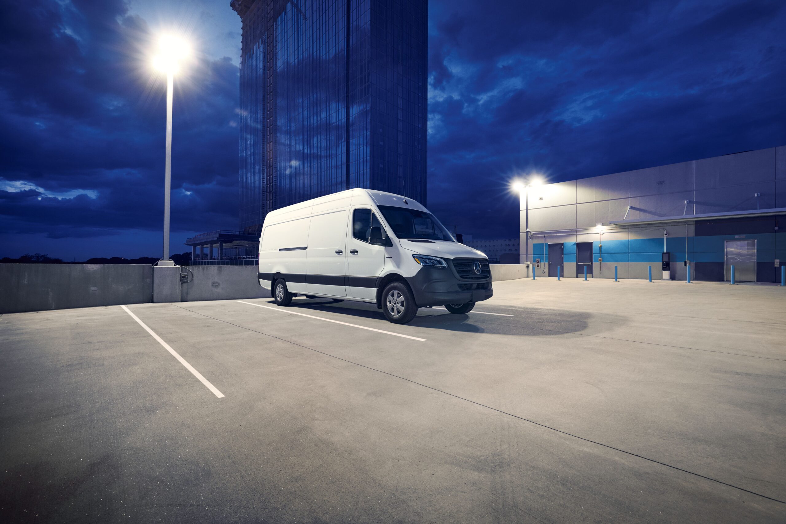 MERCEDES-BENZ ESPRINTER: EL ICÓNICO MODELO DE LA MARCA