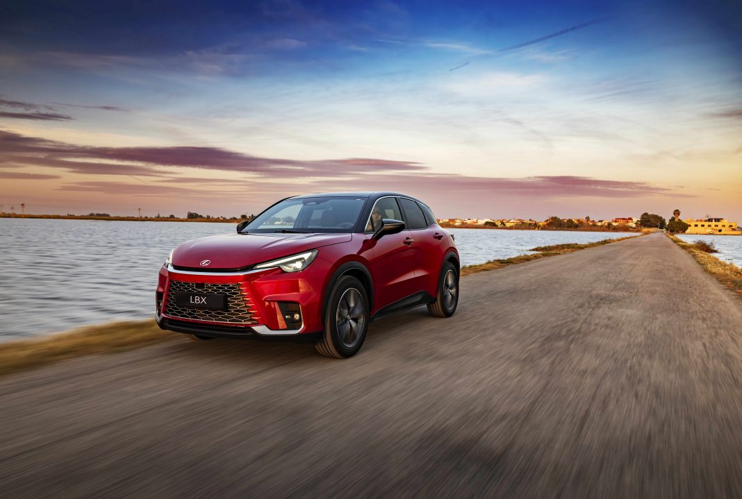 LEXUS LANZA EL NUEVO LBX: UN SUV HÍBRIDO COMPACTO QUE ENTRA A COMPETIR ...