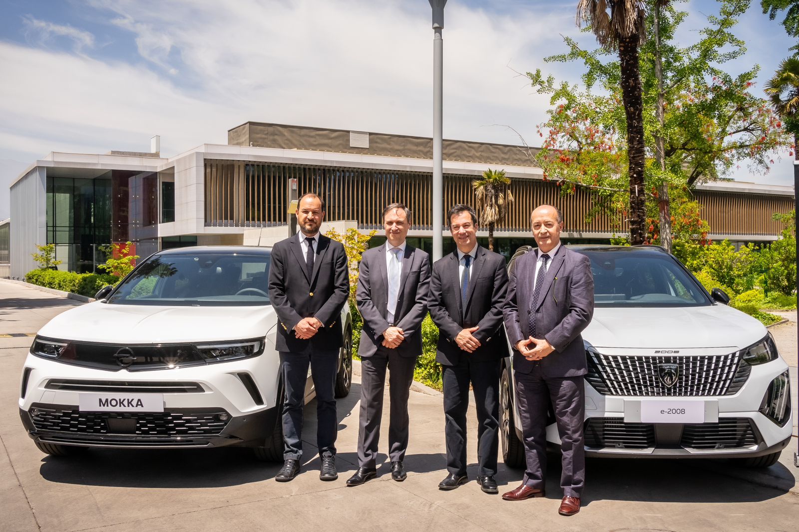 STELLANTIS RENUEVA SU CONVENIO CON INACAP CON DONACIÓN DE 25 VEHÍCULOS ...